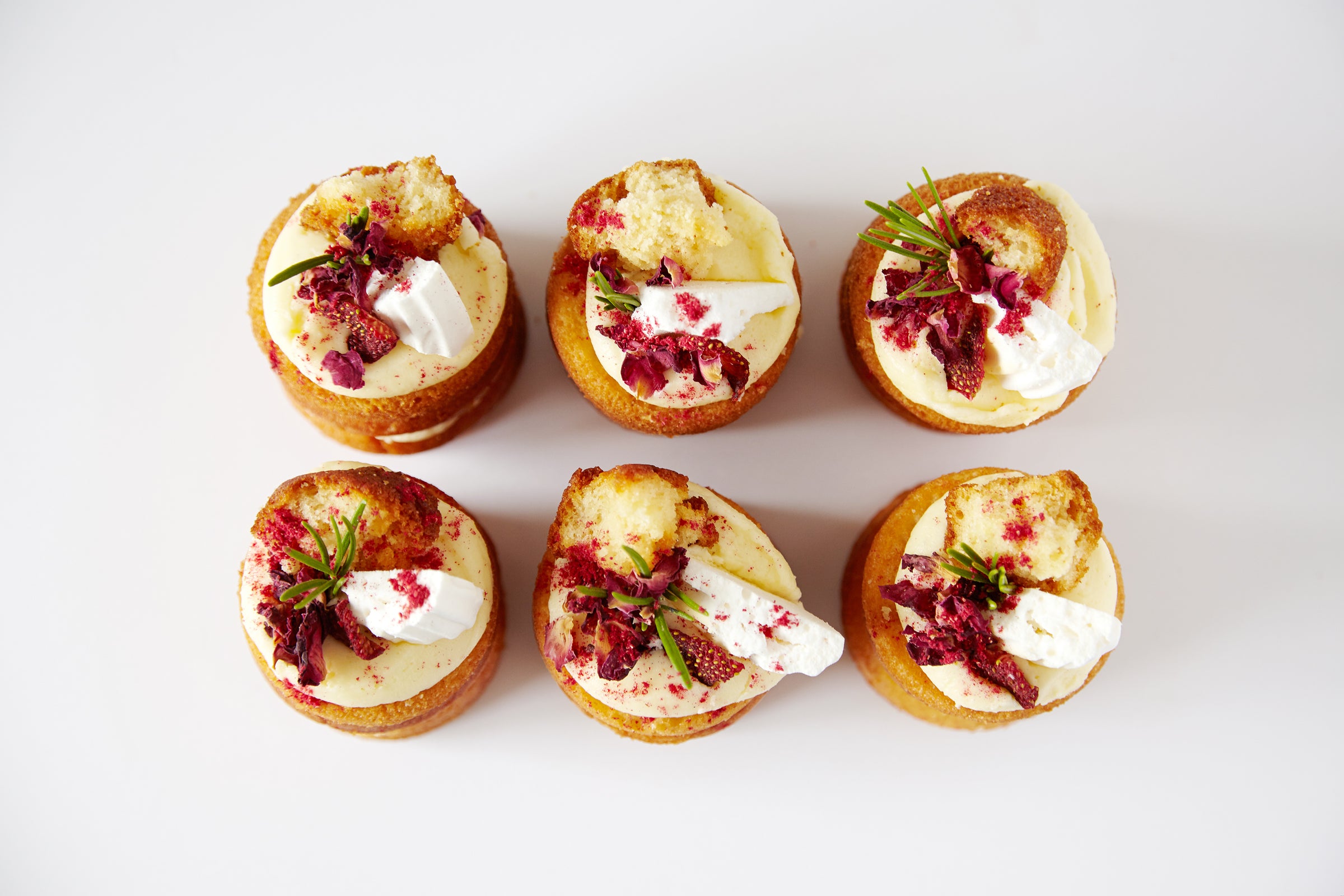 The Classic Victoria Mini Cake Box [Plant Based] | LUMINARYBAKERY.COM ...